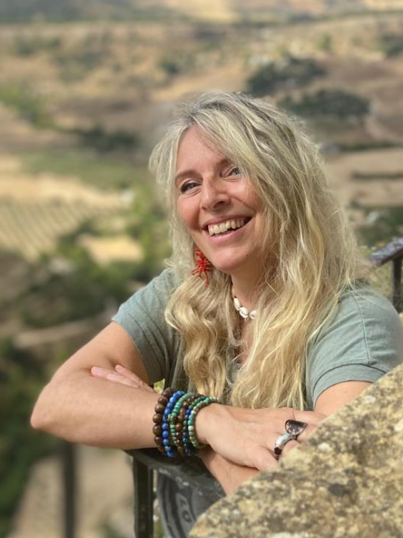 Toute l’élégance d’un instant, d’une silhouette …. au Féminin.